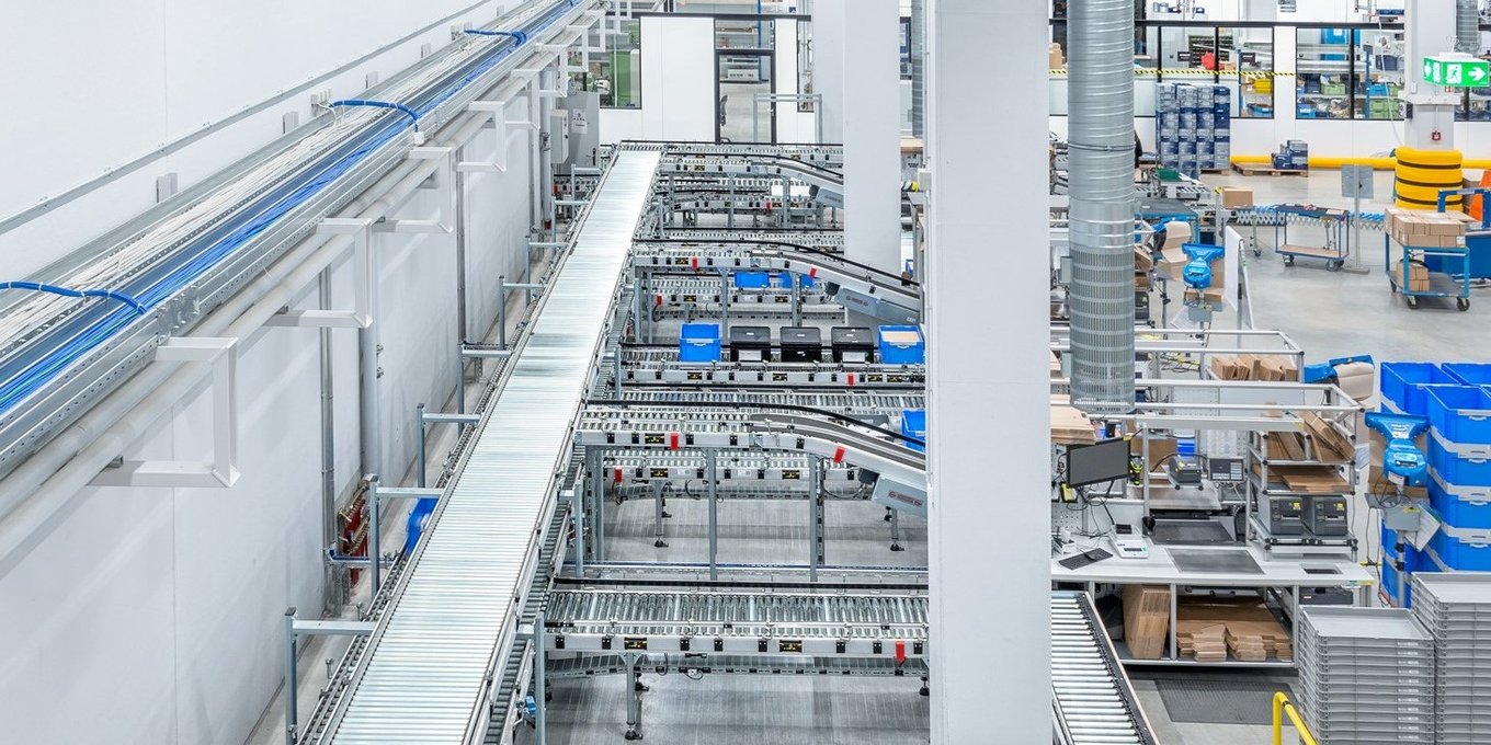 Virtuelle Tour bei binder: Vollautomatisches Zentrallager mit SAP EWM ...